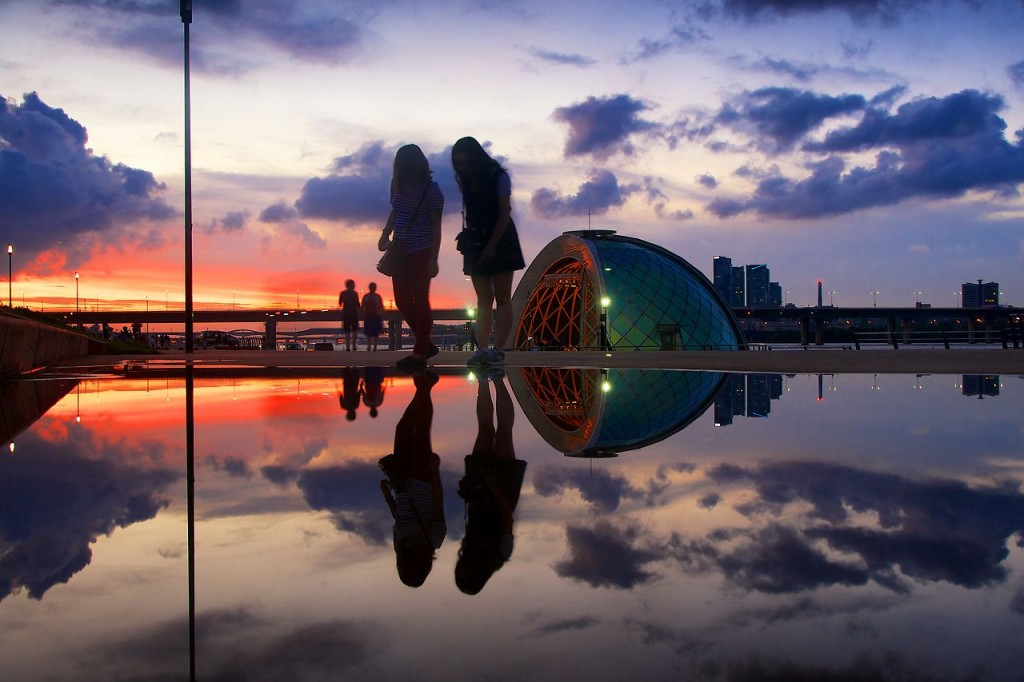 A walk through Yeouido in the spring – SEOUL Magazine