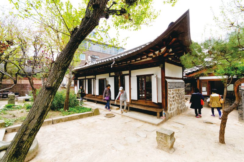 Scent of Spring in Seongbuk-Dong – SEOUL Magazine